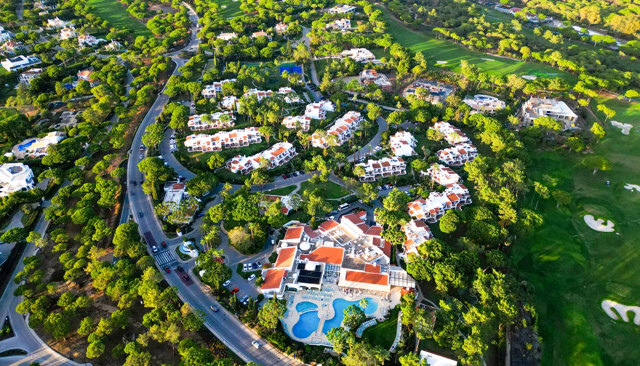 The Resort - Four Seasons Country Club An exclusive, family friendly haven